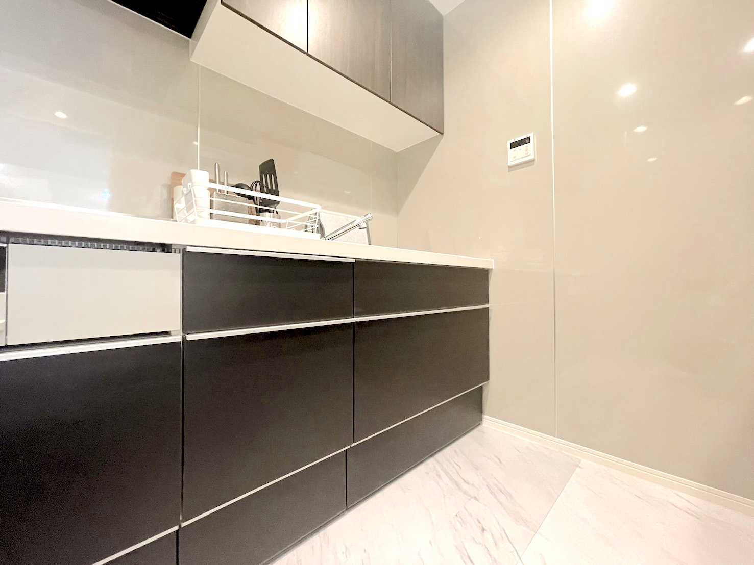 pareon-suite | 駅チカで最高の非日常感を味わえる民泊！サウナ・岩盤浴付きで更にライブ終わりにカラオケも楽しめる！ベットも大きく ...