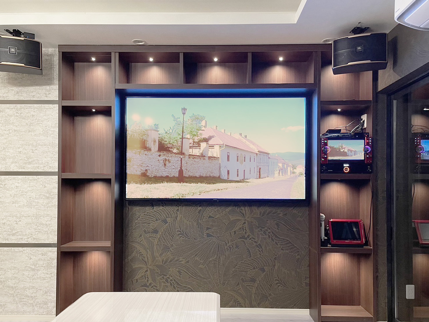 pareon-suite | 駅チカで最高の非日常感を味わえる民泊！サウナ・岩盤浴付きで更にライブ終わりにカラオケも楽しめる！ベットも大きく ...