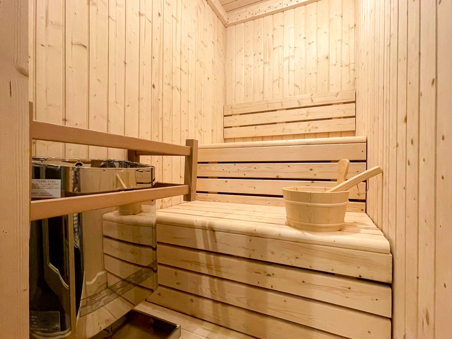 pareon-suite | 駅チカで最高の非日常感を味わえる民泊！サウナ・岩盤浴付きで更にライブ終わりにカラオケも楽しめる！ベットも大きく ...